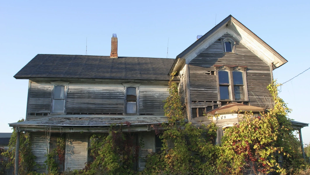 6 unsettling discoveries in abandoned homes