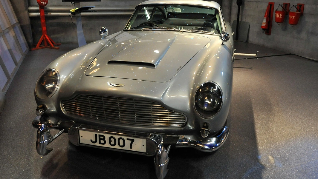 4 ingenious gadgets from James Bond films