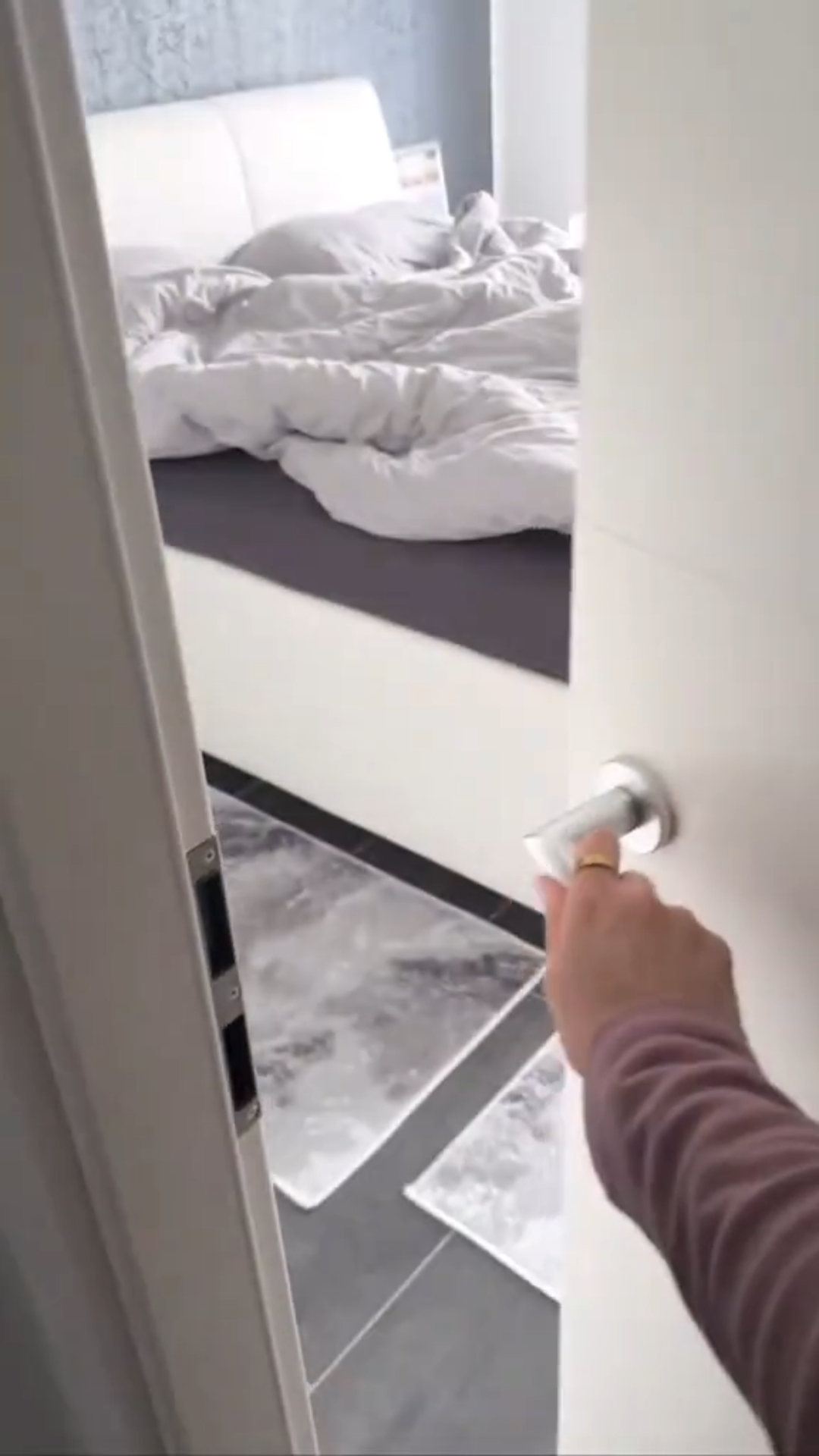 Laundry ASMR deep clean bed sheet