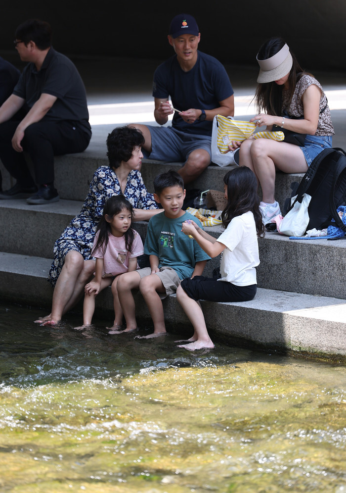 Hot weather in S Korea