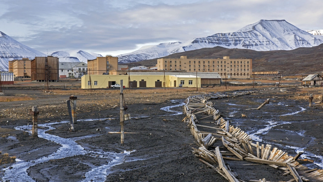 5 stories of Arctic abandonment and survival