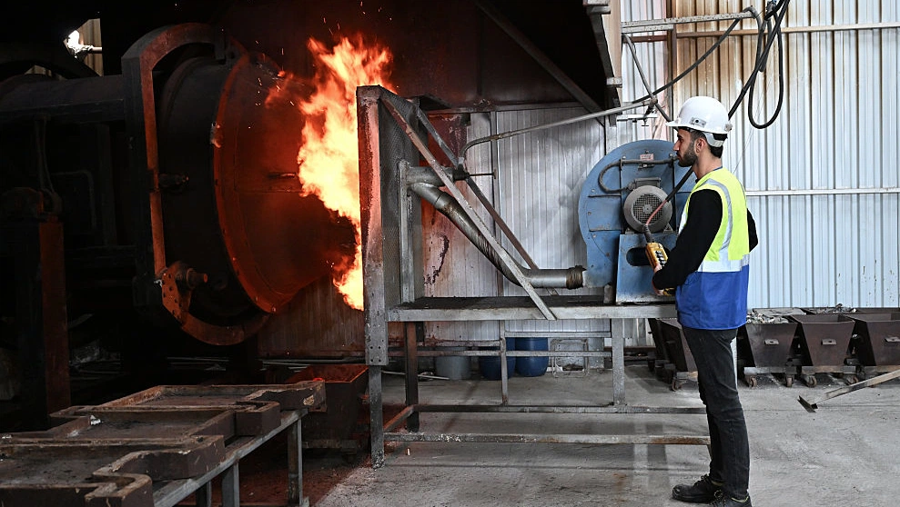 Researchers develop new methods to recover gold from e-waste