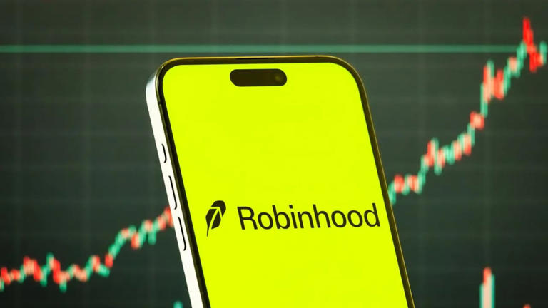 Hood stock pulls back overnight after AI trading launch – insider sales ...