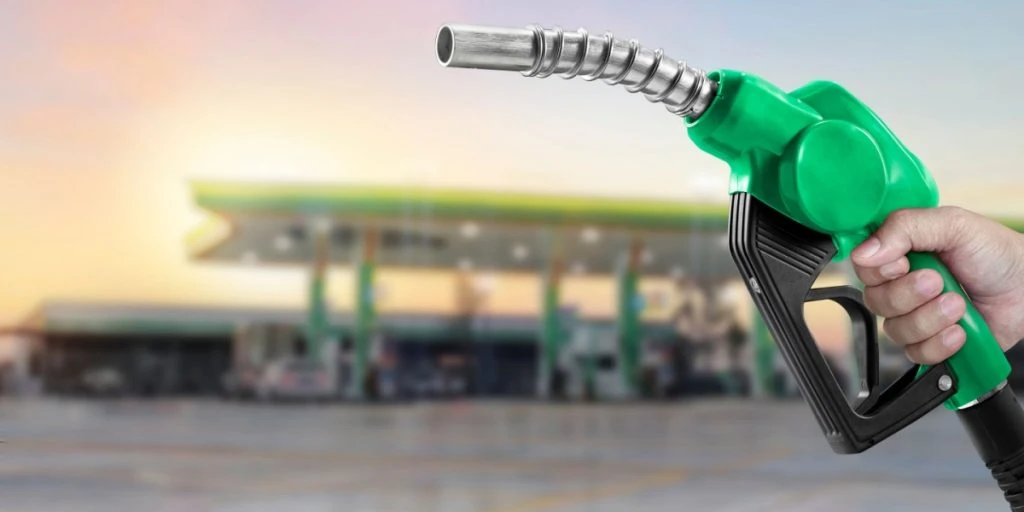 Nyt signal fra olieprisen kan mærkes på tankstationen