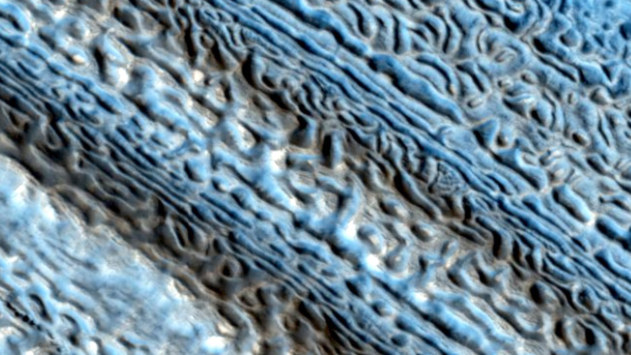 Mars' brain-like surface textures puzzle scientists