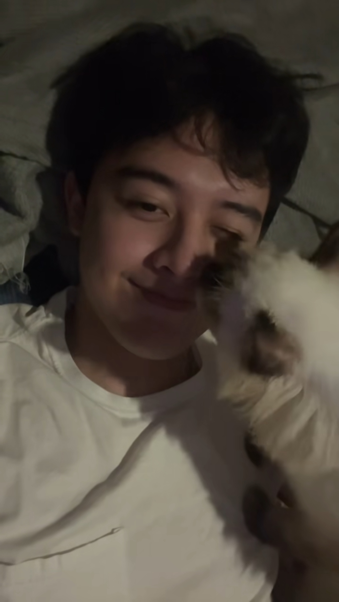 Chill day with Hayeon relaxed moments, cozy vibes and good energy