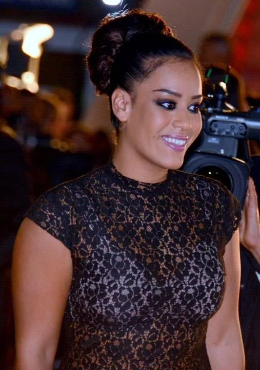 Amel Bent célèbre sa double nationalité : un nouveau chapitre entre la ...