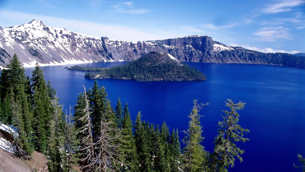 9 scenic lakes across the Pacific Northwest