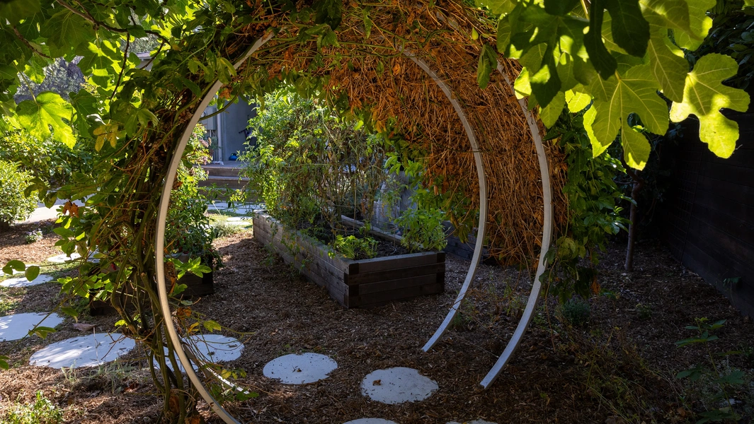 8 creative trellis designs for gardens