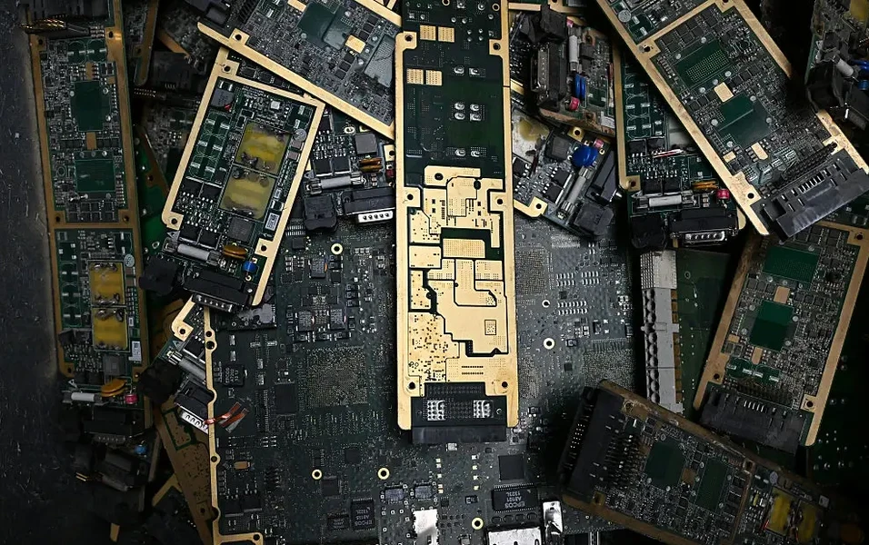 Researchers develop new methods to recover gold from e-waste