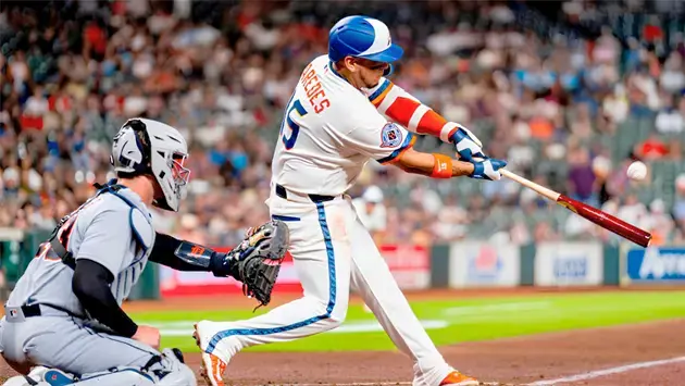 Paredes alcanza doble dígito en cuadrangulares con Astros