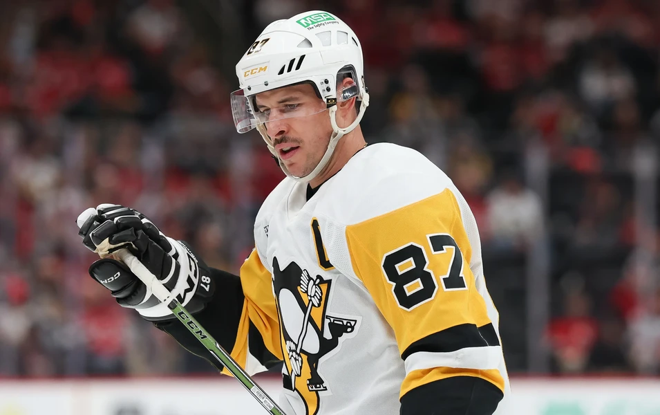 Penguins keep Crosby as contract talks loom despite Malkin uncertainty