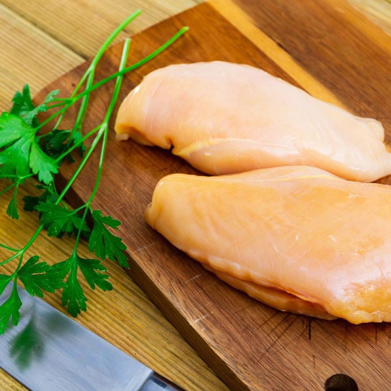 Arrêtez de jeter cette partie du poulet, voici à quoi servent vraiment ...
