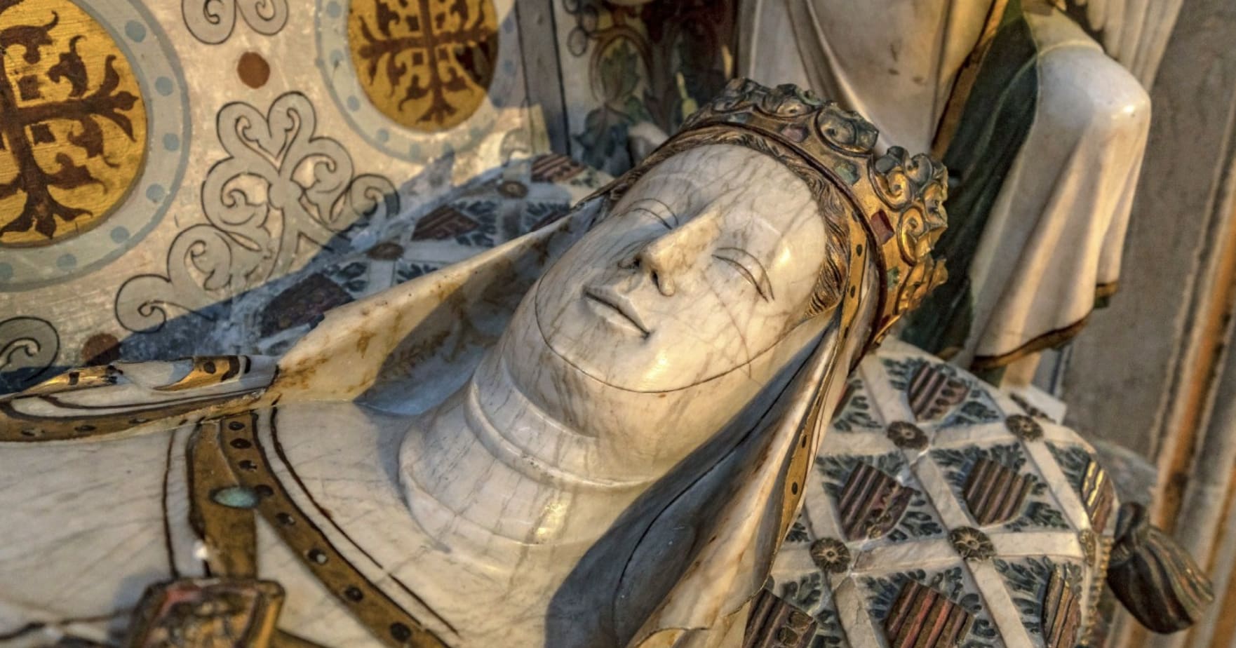 Remains of medieval European Queen Elisenda, 24 others unearthed in ...