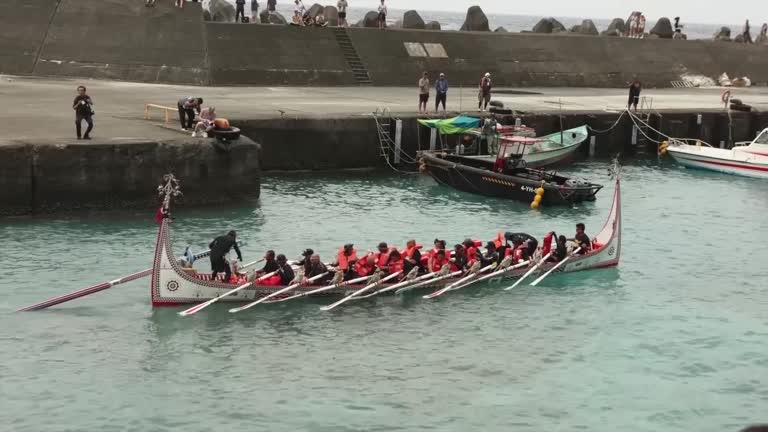 Indigenous Taiwanese paddle to the Philippines on long-lost route