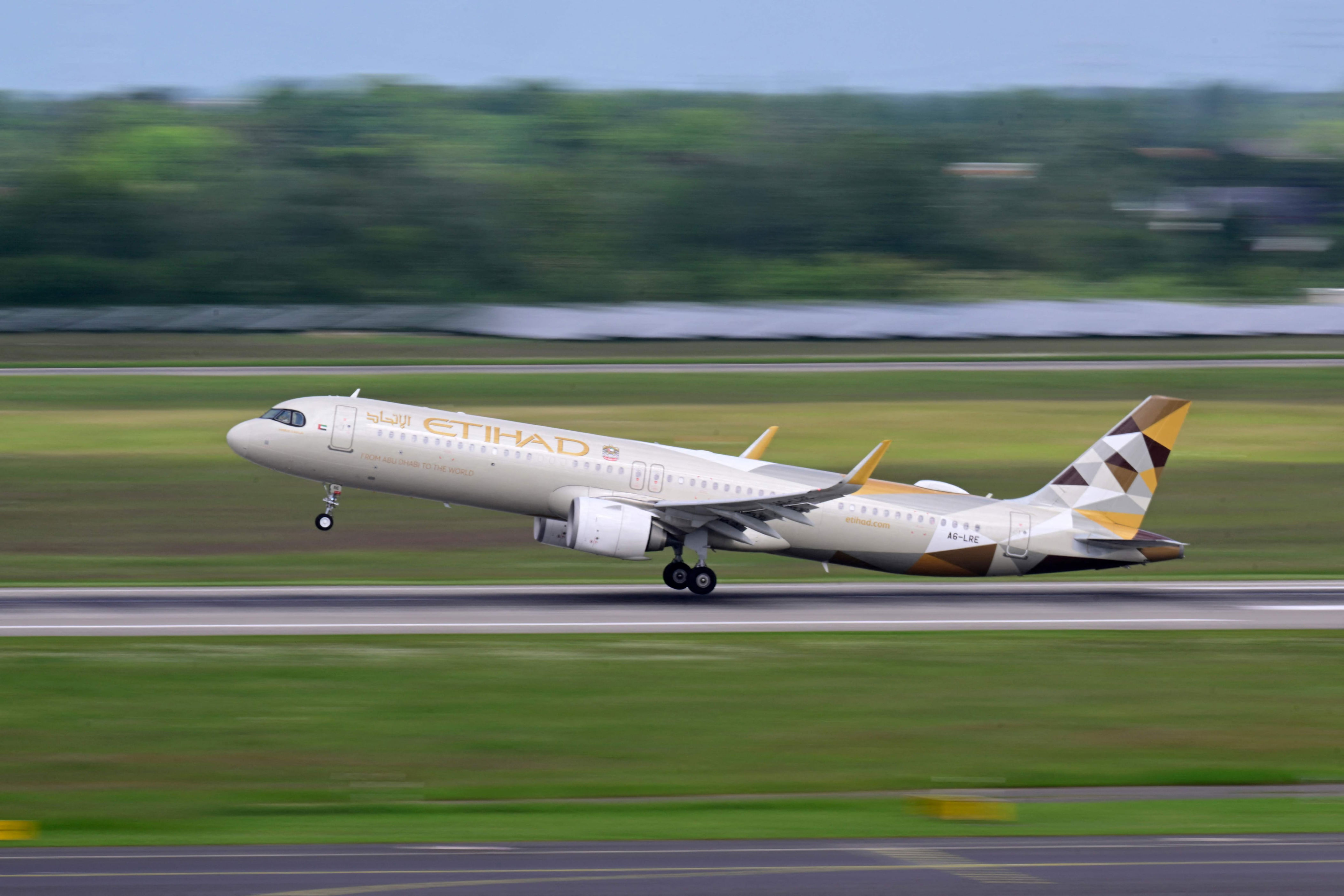 Etihad Airways boosts summer capacity by 10% as Gulf travel rebounds ...