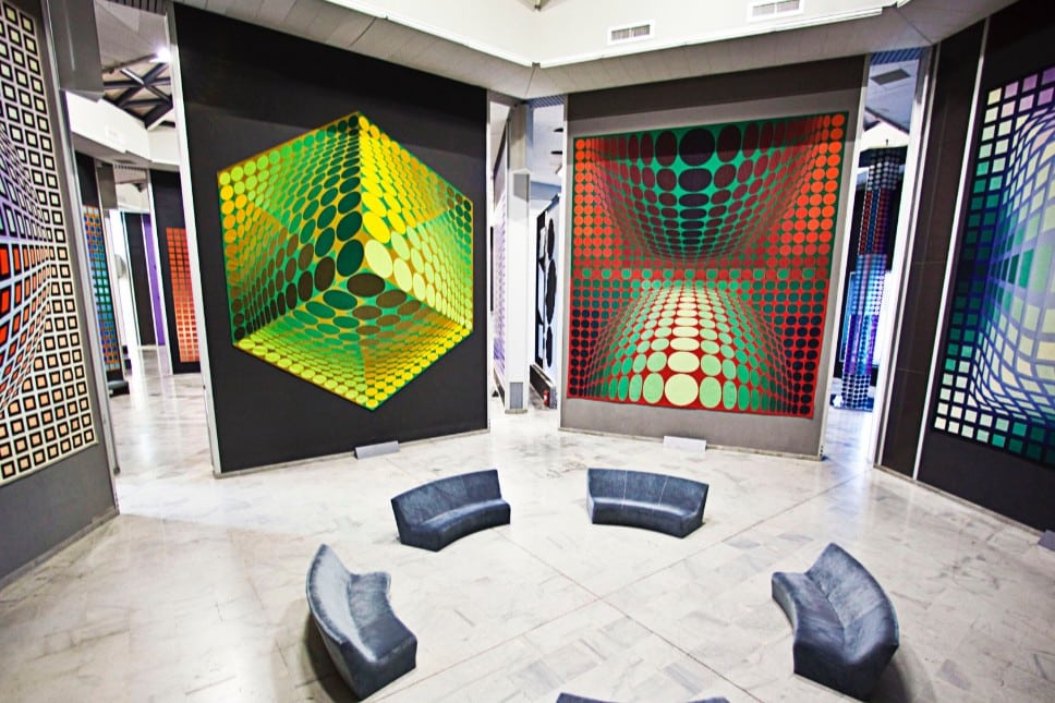 Pour ses 50 ans, la Fondation Vasarely replonge dans son incroyable ...