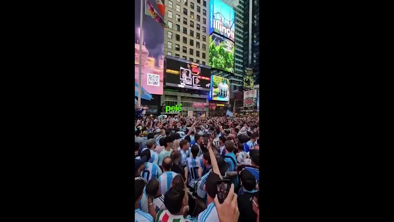 Argentina fans chant as they take over Times Square during World Cup in ...