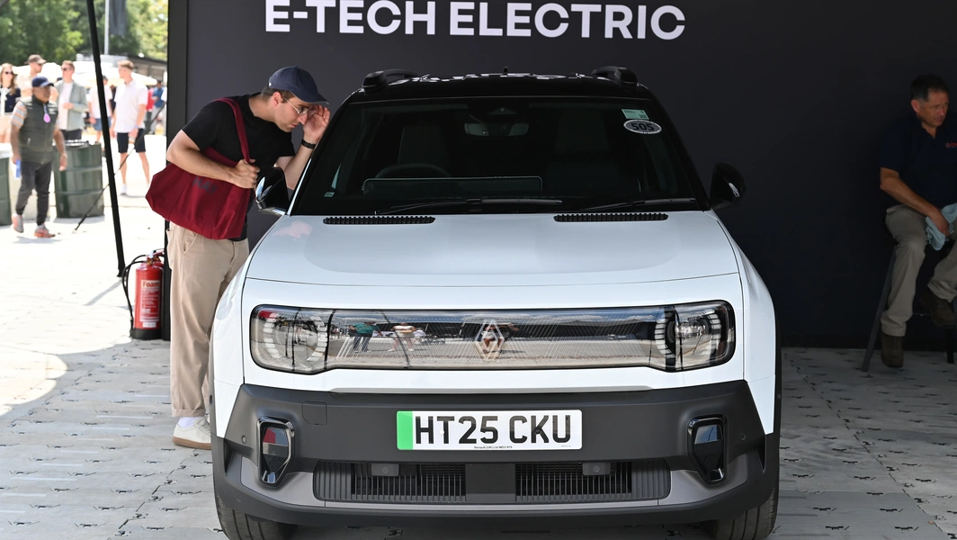 Renault UK sees lasting surge in electric car demand