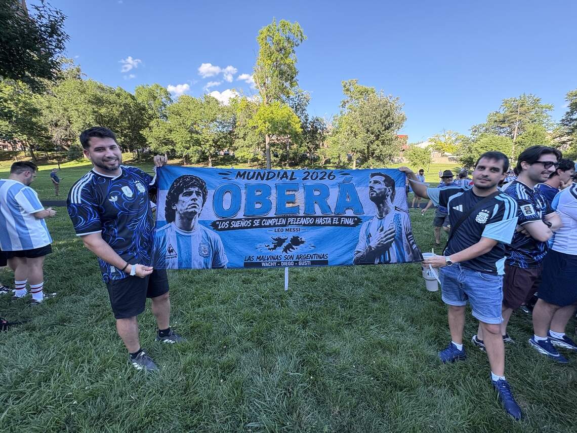 Argentina fans take over Kansas City park before World Cup game in ...