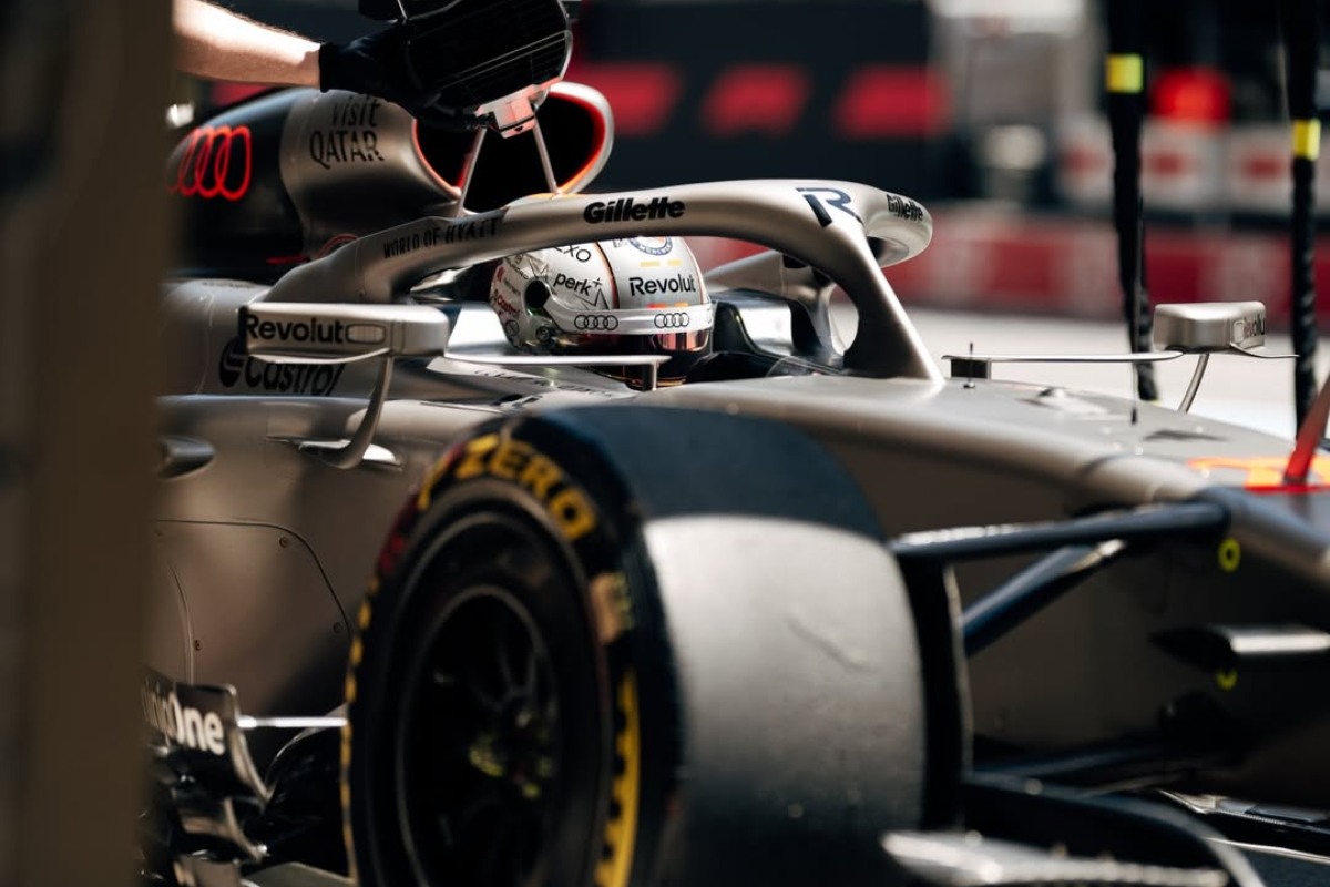 F1, incidente incredibile a Barcellona: un sasso spegne la monoposto di ...