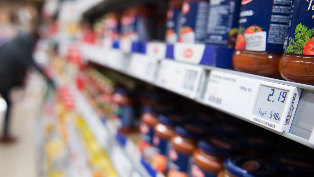Kroger expands digital price tags while cutting prices