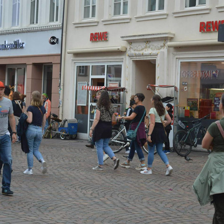 Porta hoch drei: Wie sich Geschäfte und Bars vorbereiten