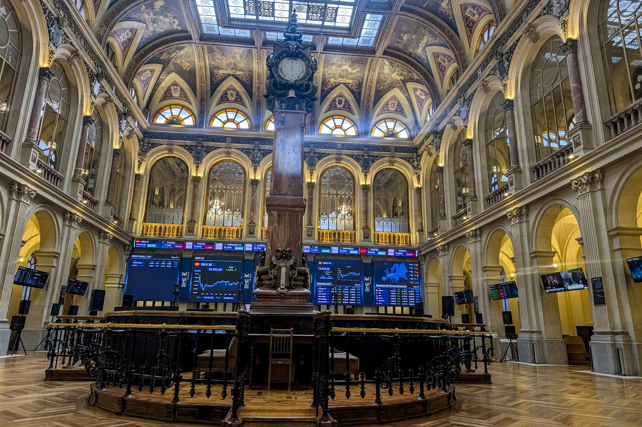 El Ibex busca consolidar los 19.000 puntos