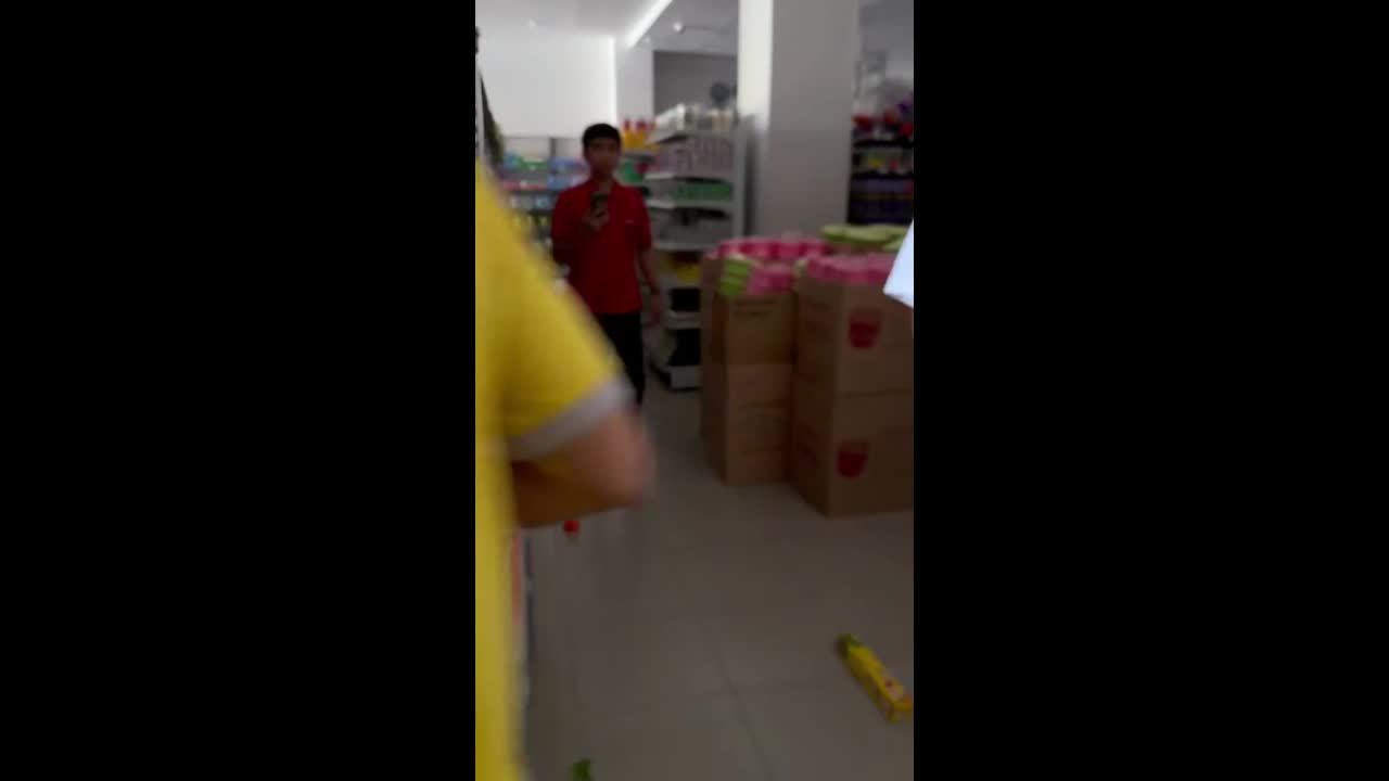 Indonesia earthquake shatters supermarket glass entrance