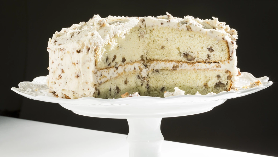 Butter pecan cake baking and serving ideas