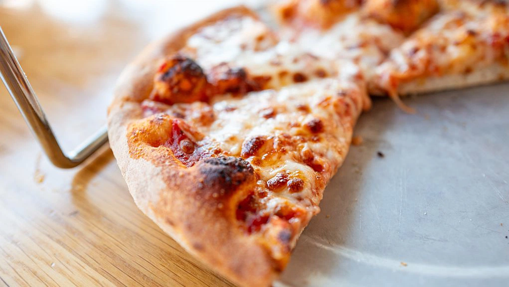 6 pros and cons of Little Caesars pizza