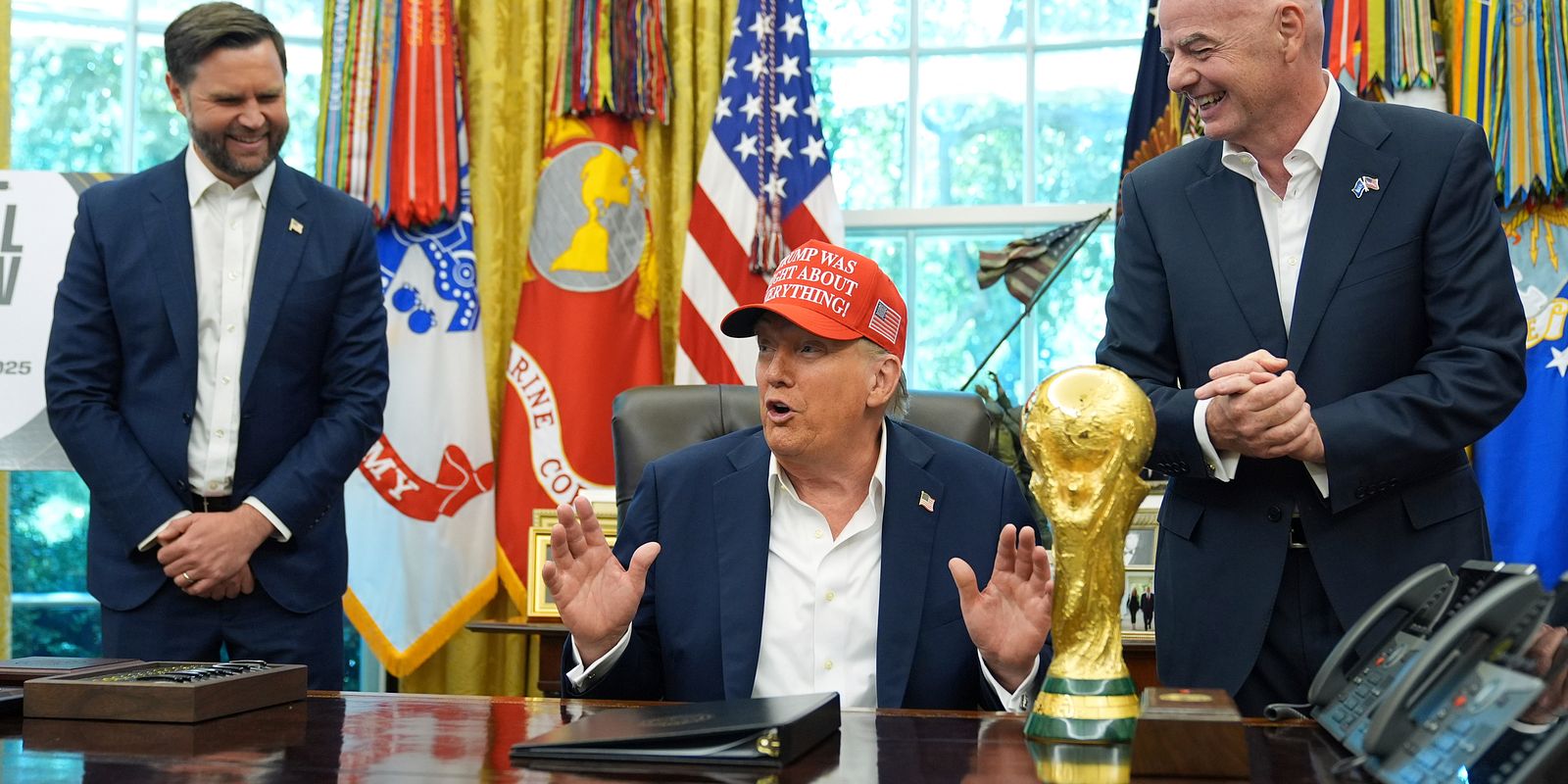 Trump bryter traditionen – vill räcka över VM-pokalen