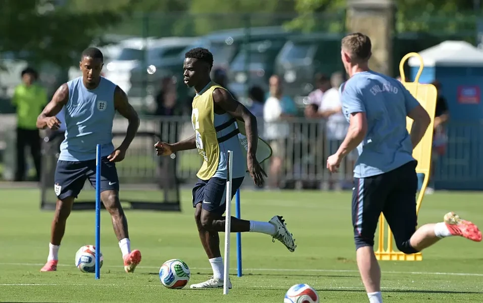 Saka ready to play despite Achilles injury risk