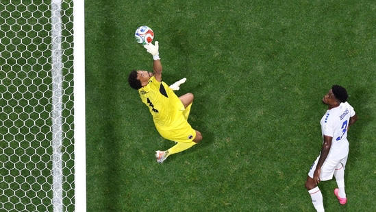 Vozinha, Cape Verde goalkeeper who kept Spain at bay, plays in Portugal ...