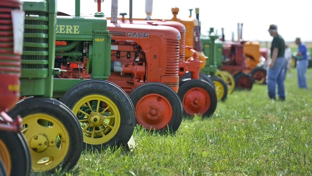 8 historic farm tools and tractors of high value