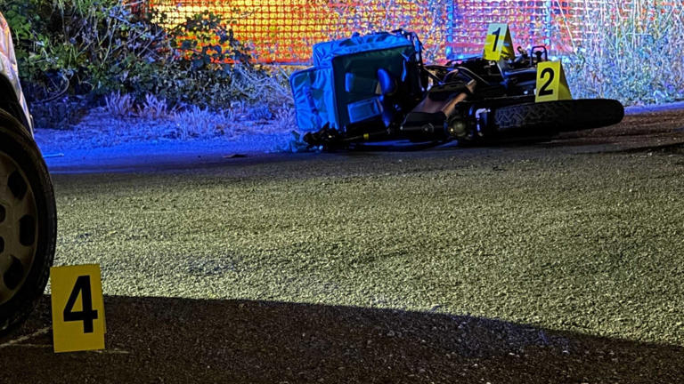 Rider 30enne travolto da un'auto durante una consegna: è grave