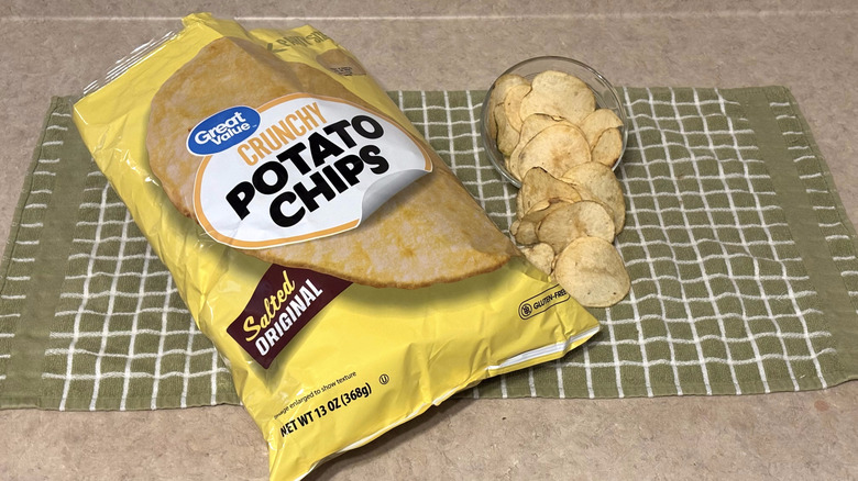 16 store-brand potato chips, ranked worst to best