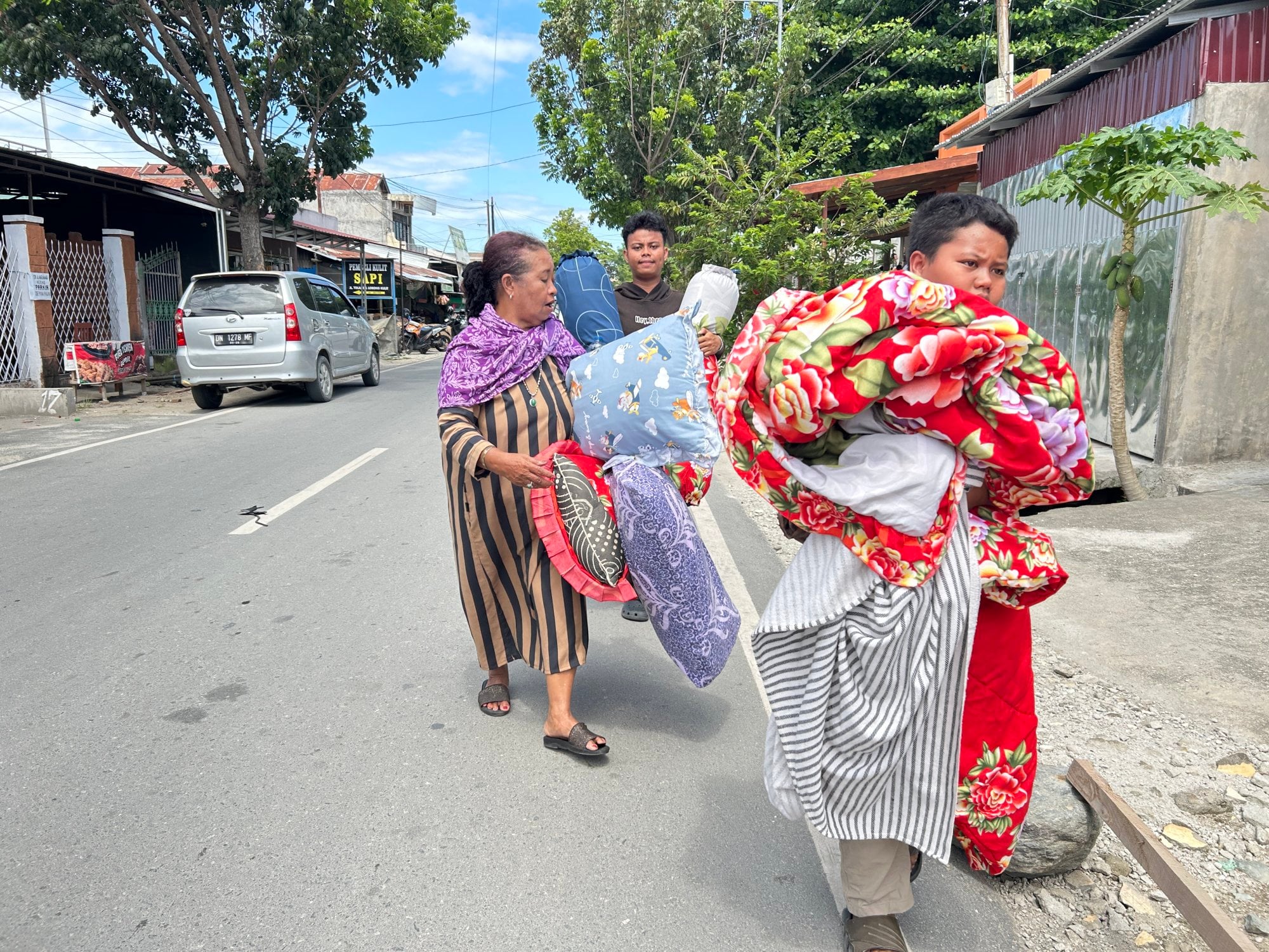 Panicked residents flee as 'extremely strong' earthquake hits Indonesia ...