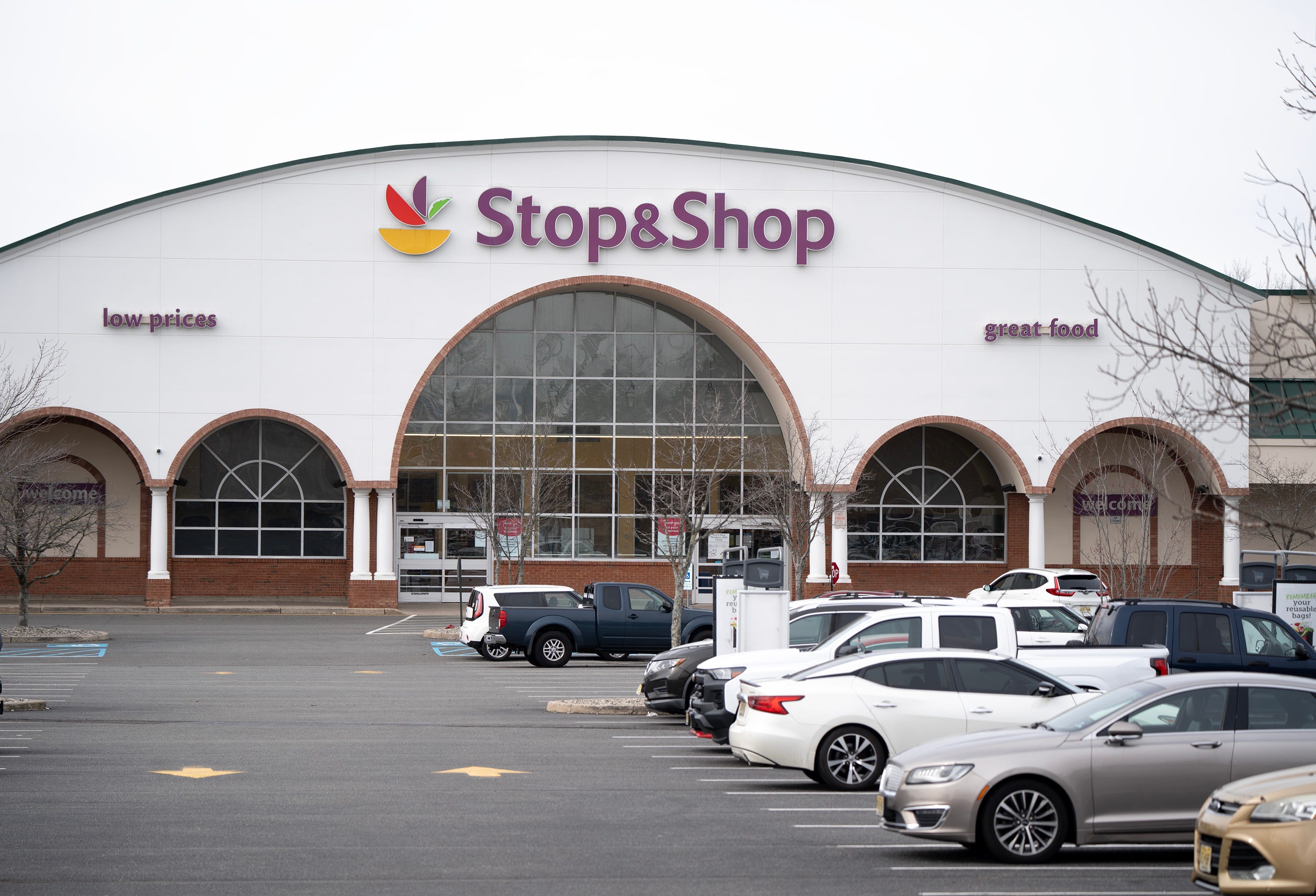 Are grocery stores open in Massachusetts on Juneteenth? What to know.