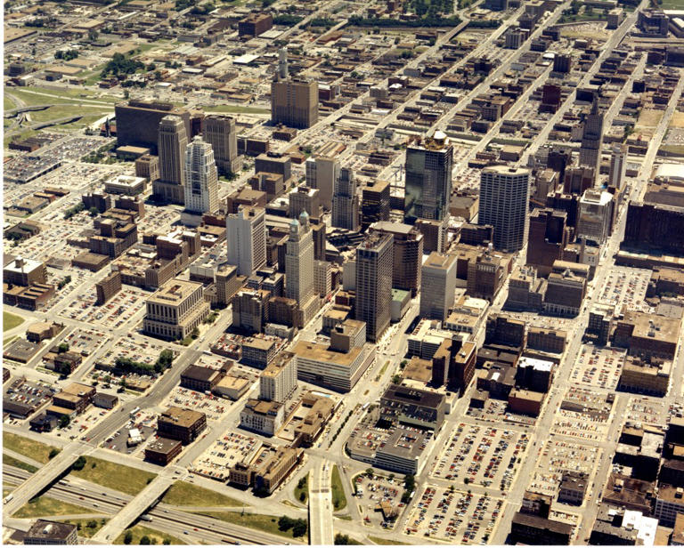 Missouri lawmakers revive a massive tax incentive tool