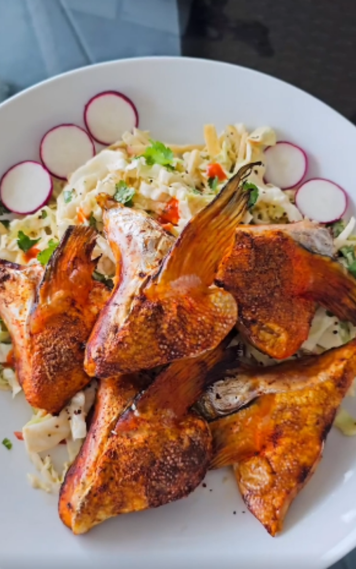 Sriracha salmon collars: Crunchy, fatty & spicy recipe