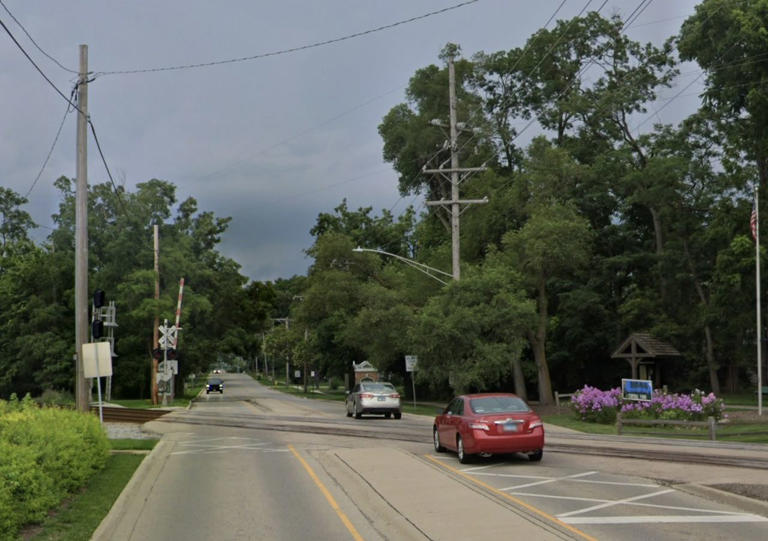 'Wonderful' mom of 7 fatally struck by train at crossing while riding ...