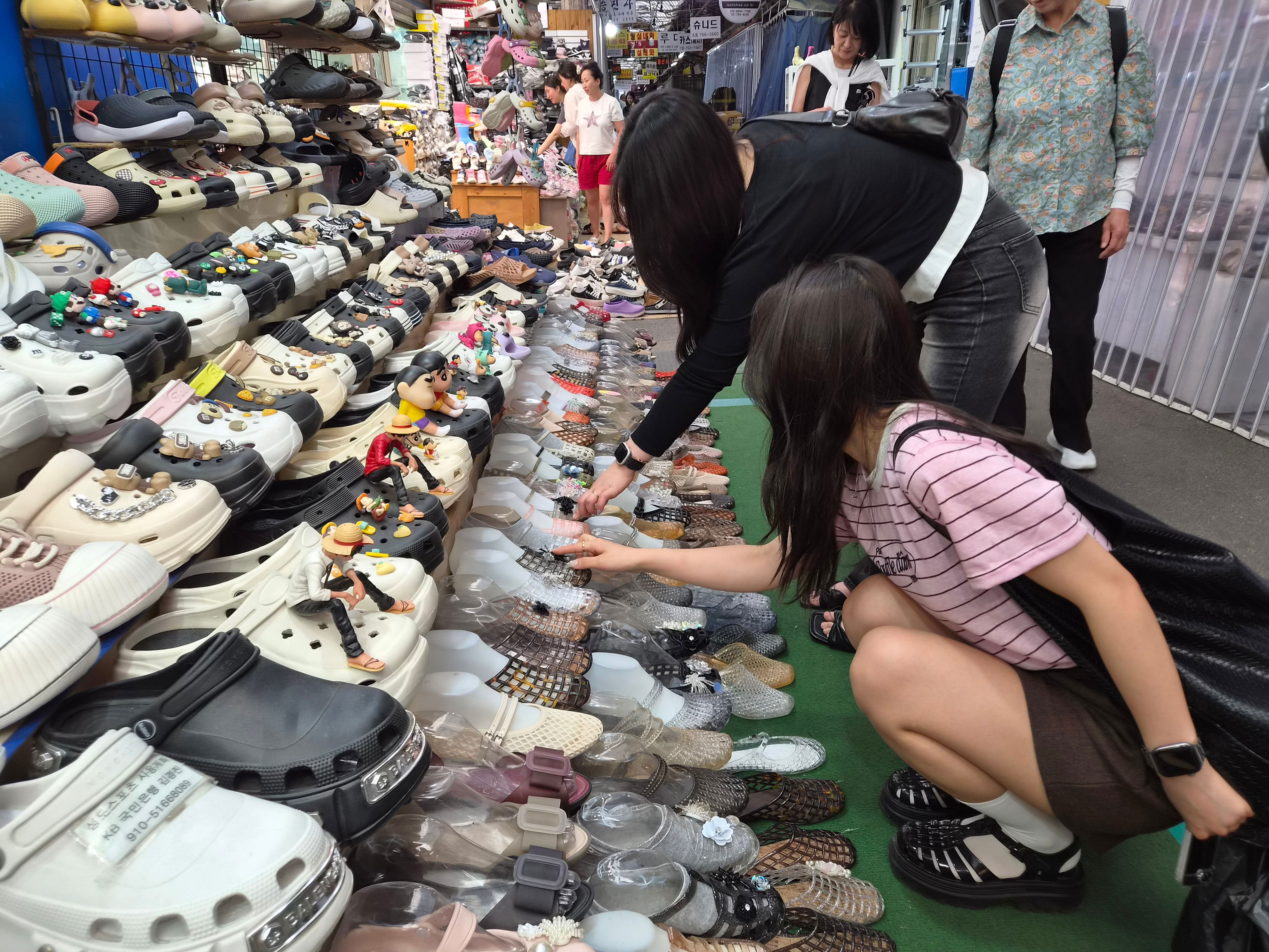 MZ generation customizes shoes amid high inflation