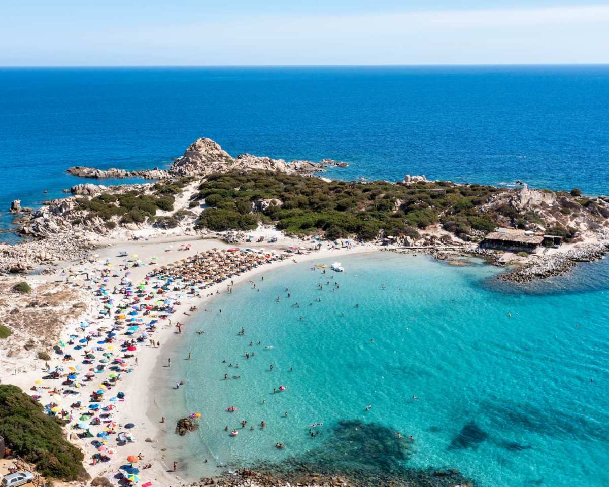 Sonnenschutz verboten? Sardinischer Strand sorgt weltweit für Schlagzeilen