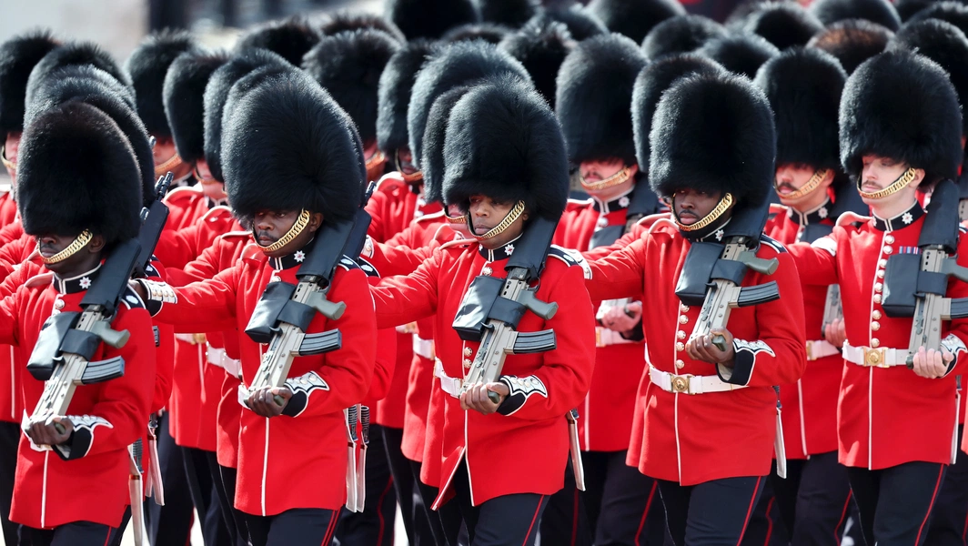 Kate Middleton stays composed amid anti-monarchy boos at parade