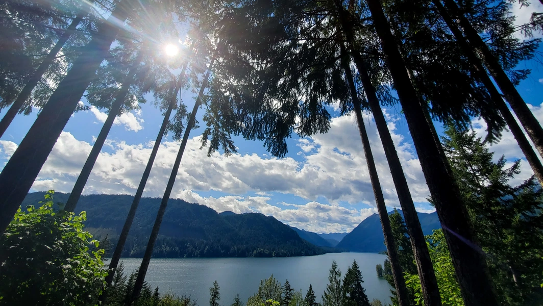 9 scenic lakes across the Pacific Northwest