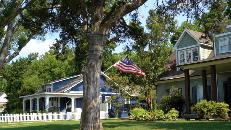 Tennessee's fast-growing suburb near Memphis has eclectic shops and ...