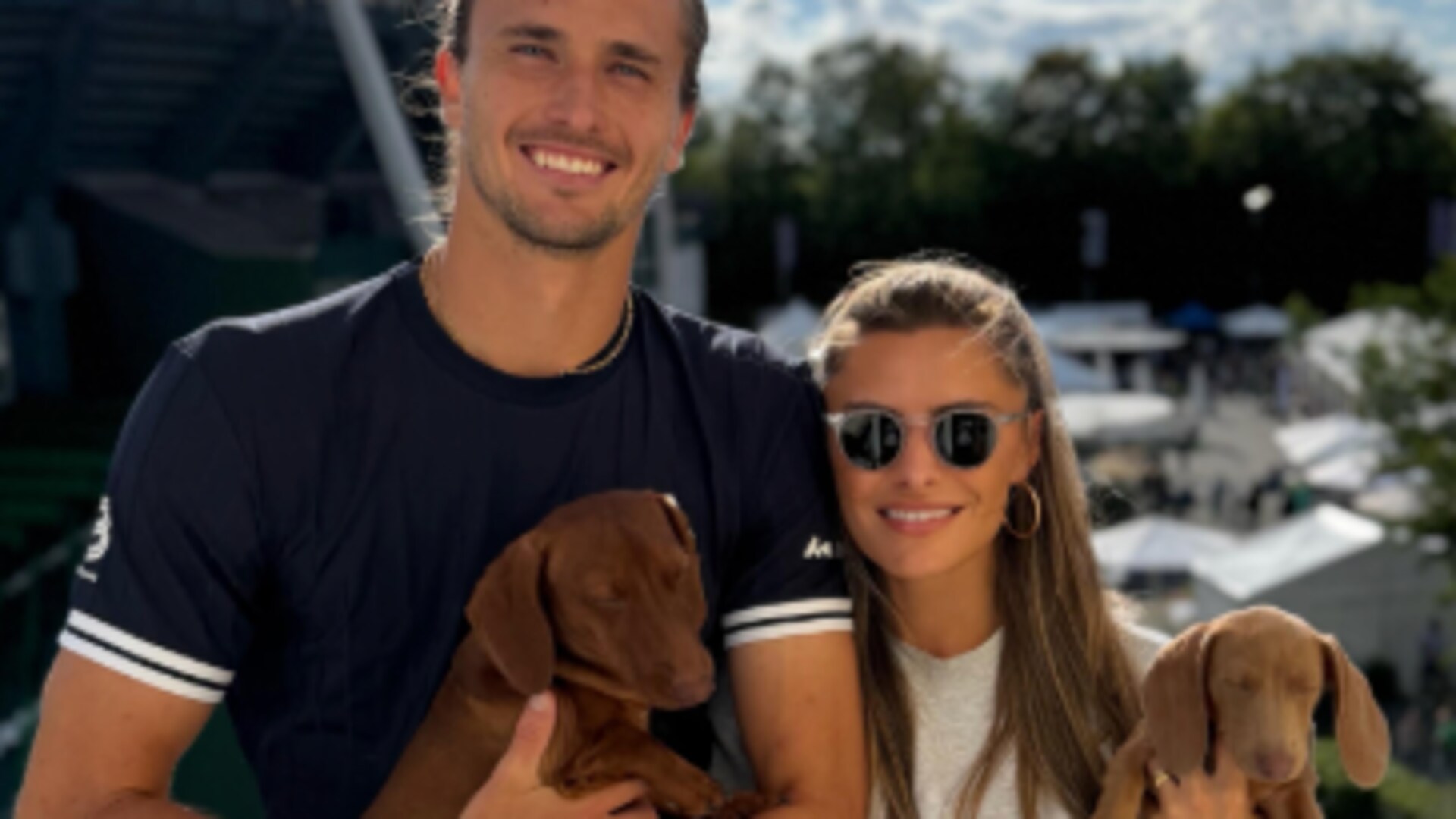 Alexander Zverev & Sophia Thomalla teilen süßes Foto mit beiden Dackeln