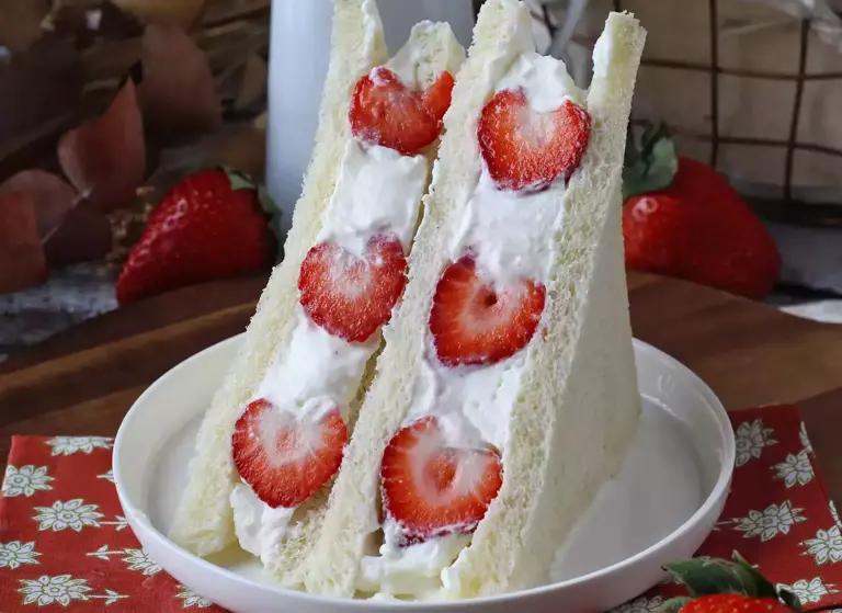 Ichigo sando, el sándwich japonés de fresas