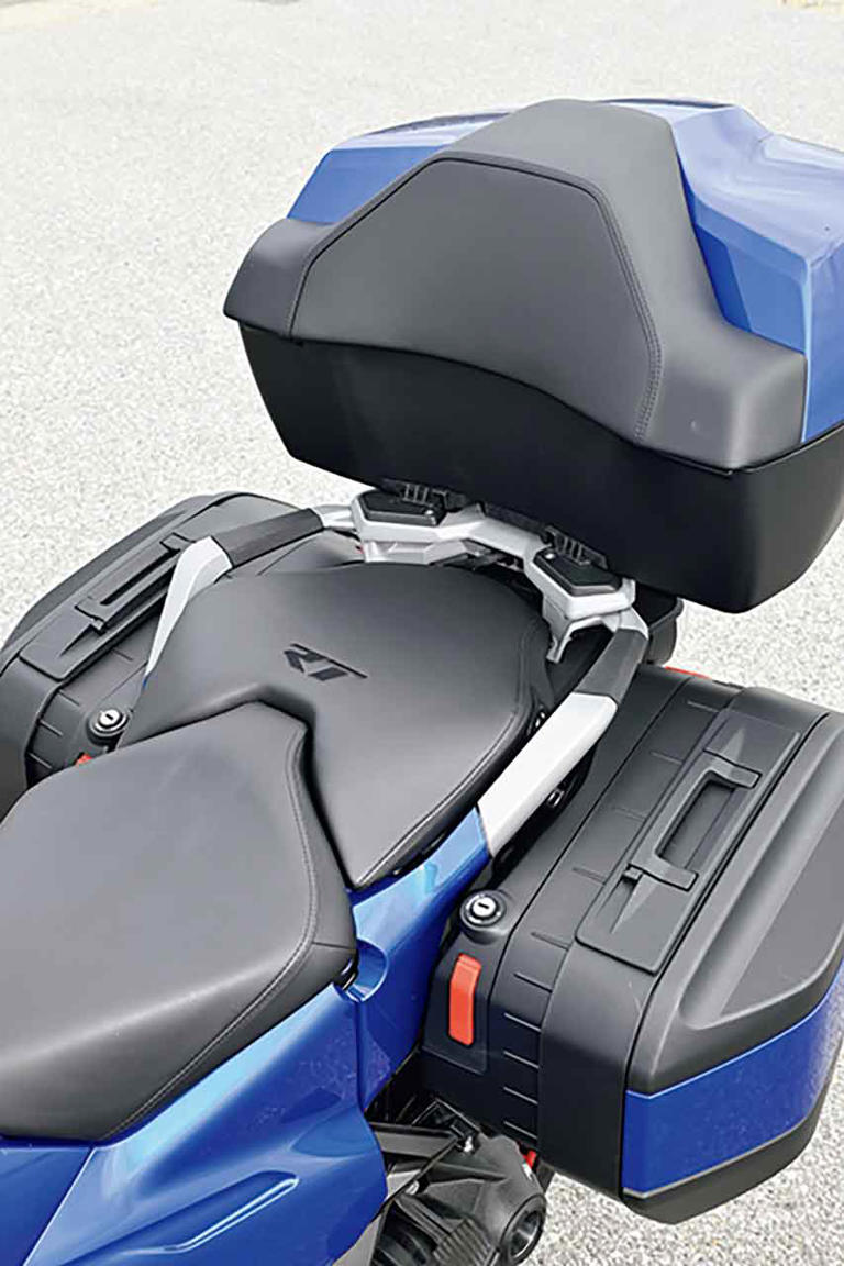 キャスター角まで変える時代へ BMW R 1300 RTの走りが衝撃だった